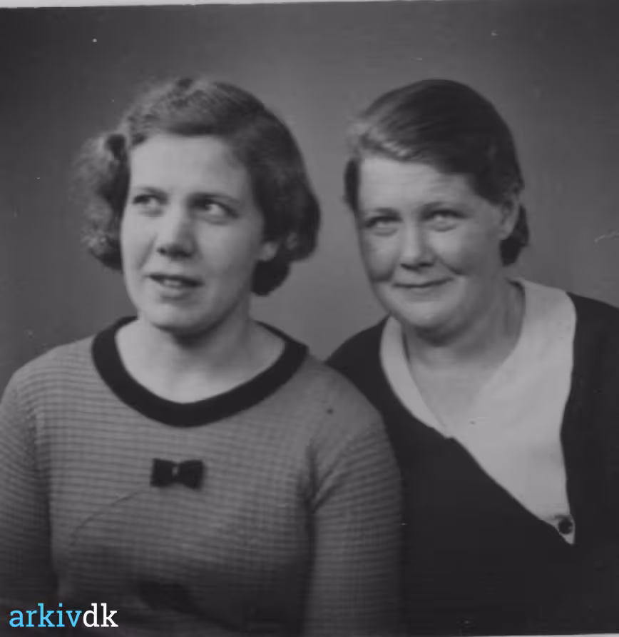 arkiv.dk | Anna Jensen, Lønstrup, til højre.