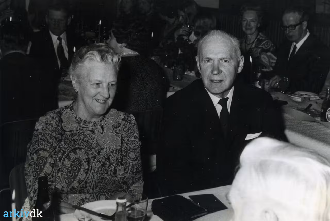 arkiv.dk | Billede af Niels Nielsen, og hustru kaldet Sø Niels, Fly