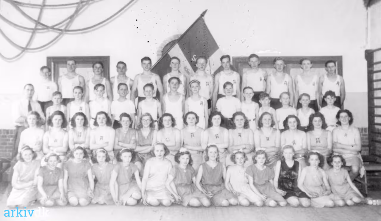 arkiv.dk | Gymnaster fra Sørup 1946