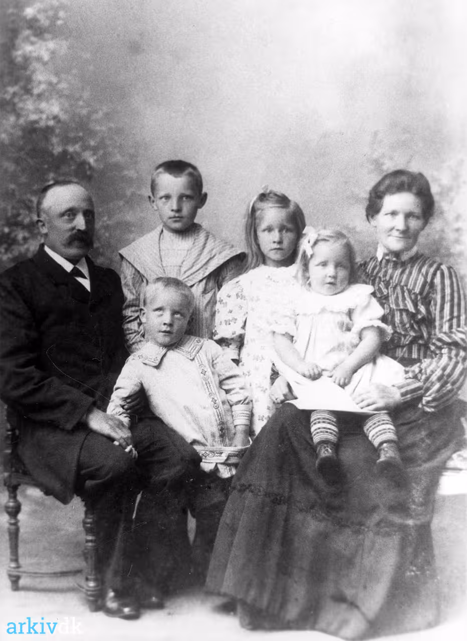 arkiv.dk | Smed Rasmus Chr. Rasmussen og hustru Marie Rasmussen, Kærhavegård, Nr. Lyndelse