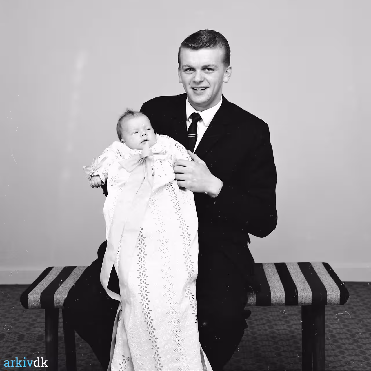 arkiv.dk | Tage Andersen med Mogens Markussen- dåbsbarn