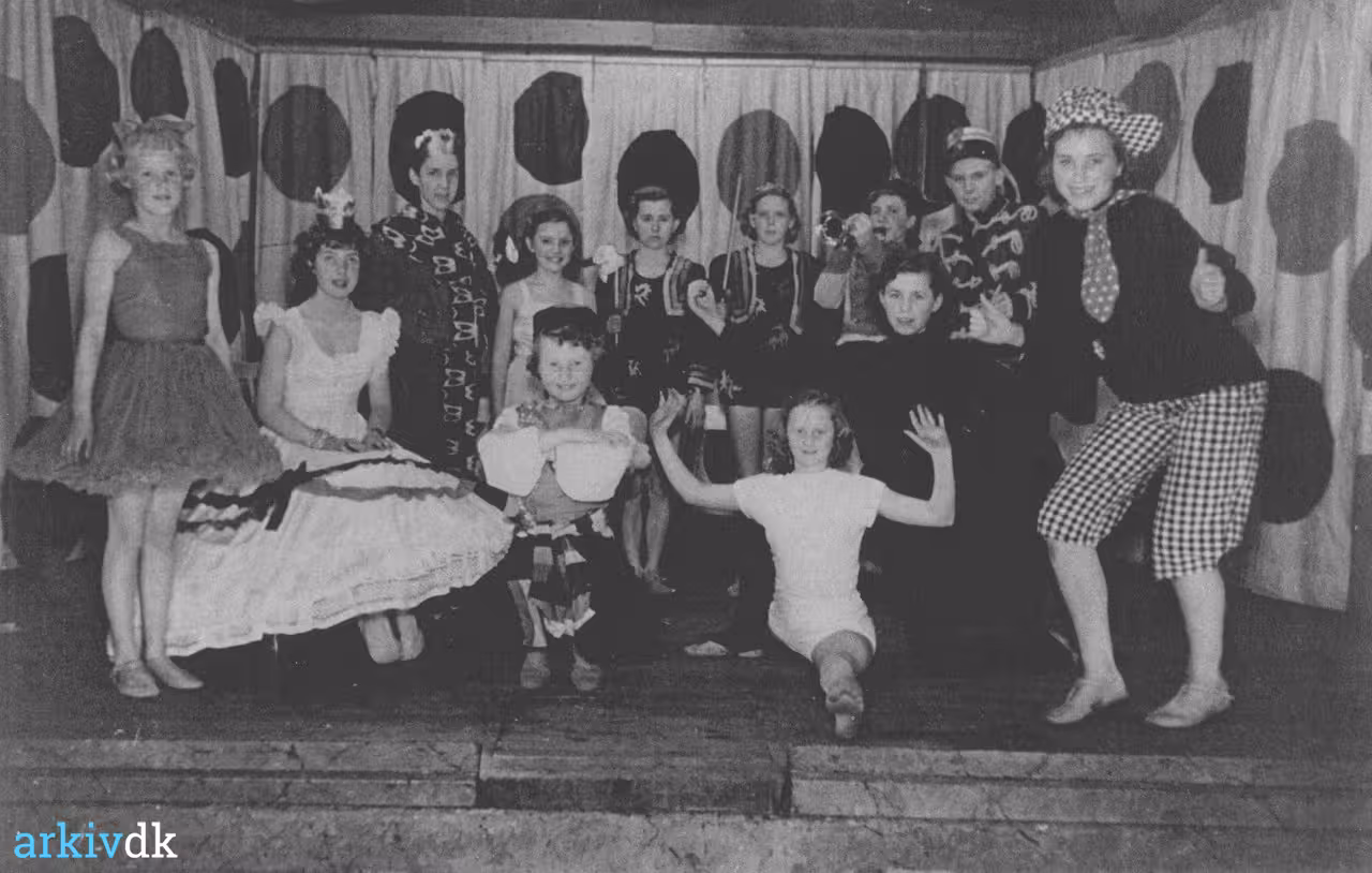 arkiv.dk | Viby Skole. Skolekommedie. Revy. 1940-erne