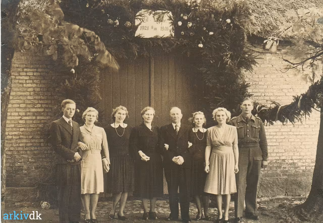 arkiv.dk | Sølvbryllup. Signe og Anders Gunner Thorsen, Ventegodtgaard, Naurbjergvej.