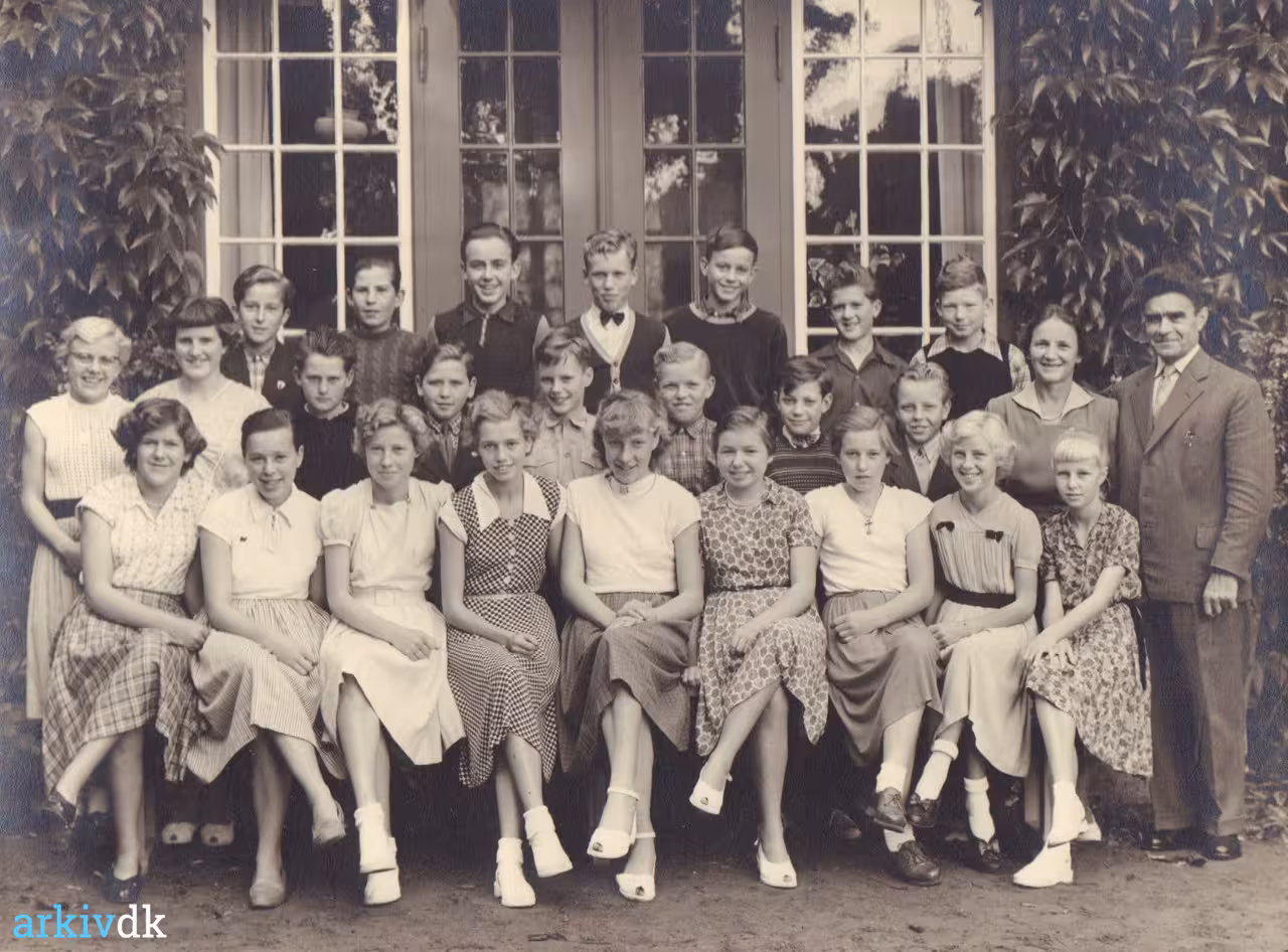 arkiv.dk | Konfirmandhold Hårlev Kirke 1955