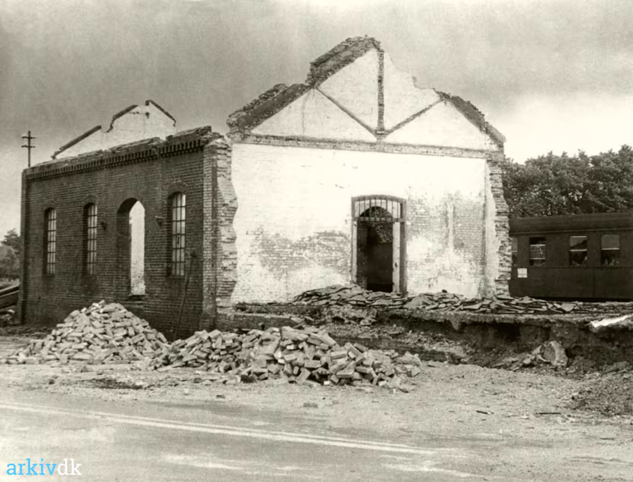 arkiv.dk | Vojens Station nedrives.