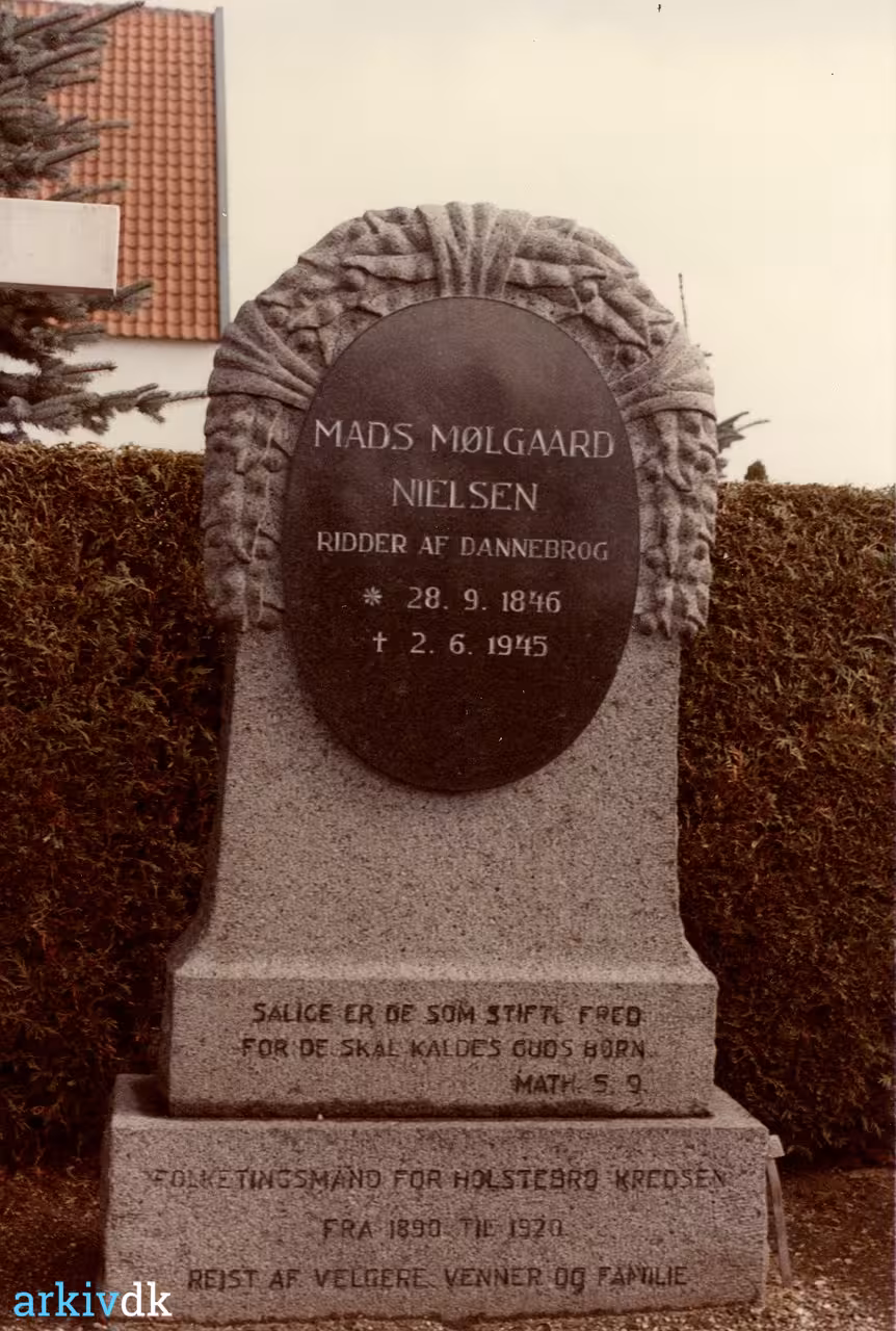 arkiv.dk | Gravsten for Mads Mølgaard Nielsen
