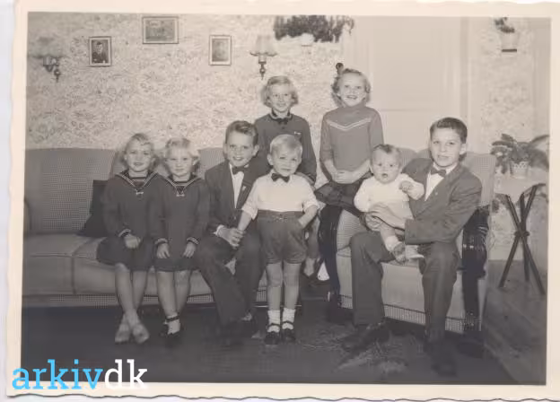 arkiv.dk | Gruppebillede med børn af Helge Sørensen og Ruth Tobiasen Holmegård, Kappel, 4900 Nakskov