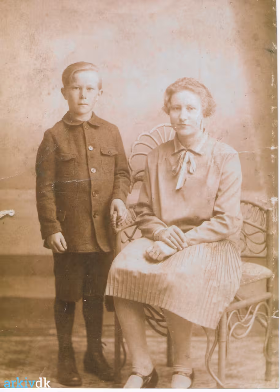 arkiv.dk | Villy og søsteren Agnes Nielsen
