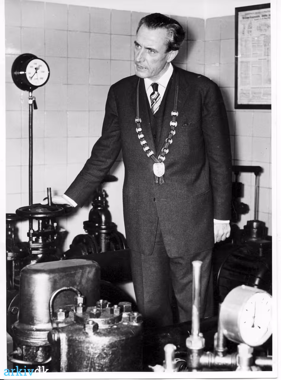 arkiv.dk | Motiv: ERIK ØIGAARD VED ÅBNINGEN AF GAS FRA STRANDVEJSVÆRKET PÅ