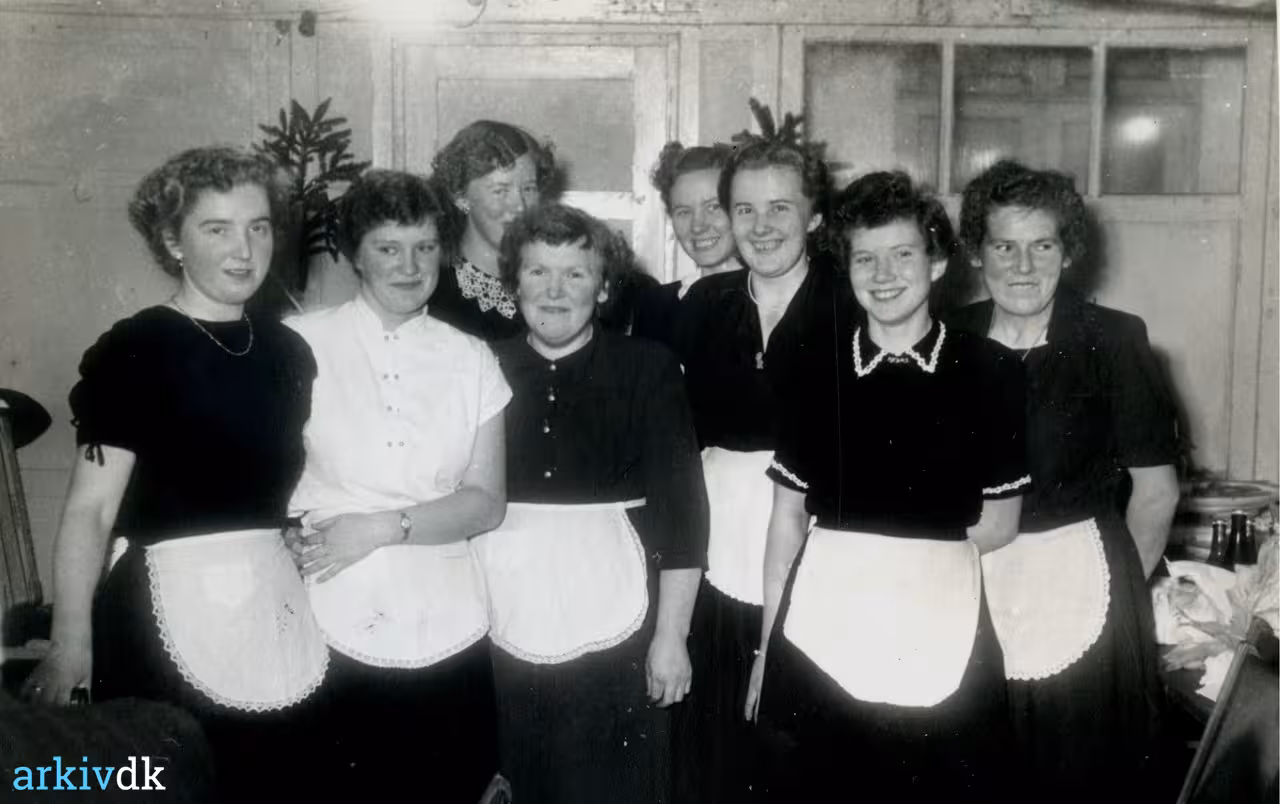 arkiv.dk | Serveringspiger, Gudum