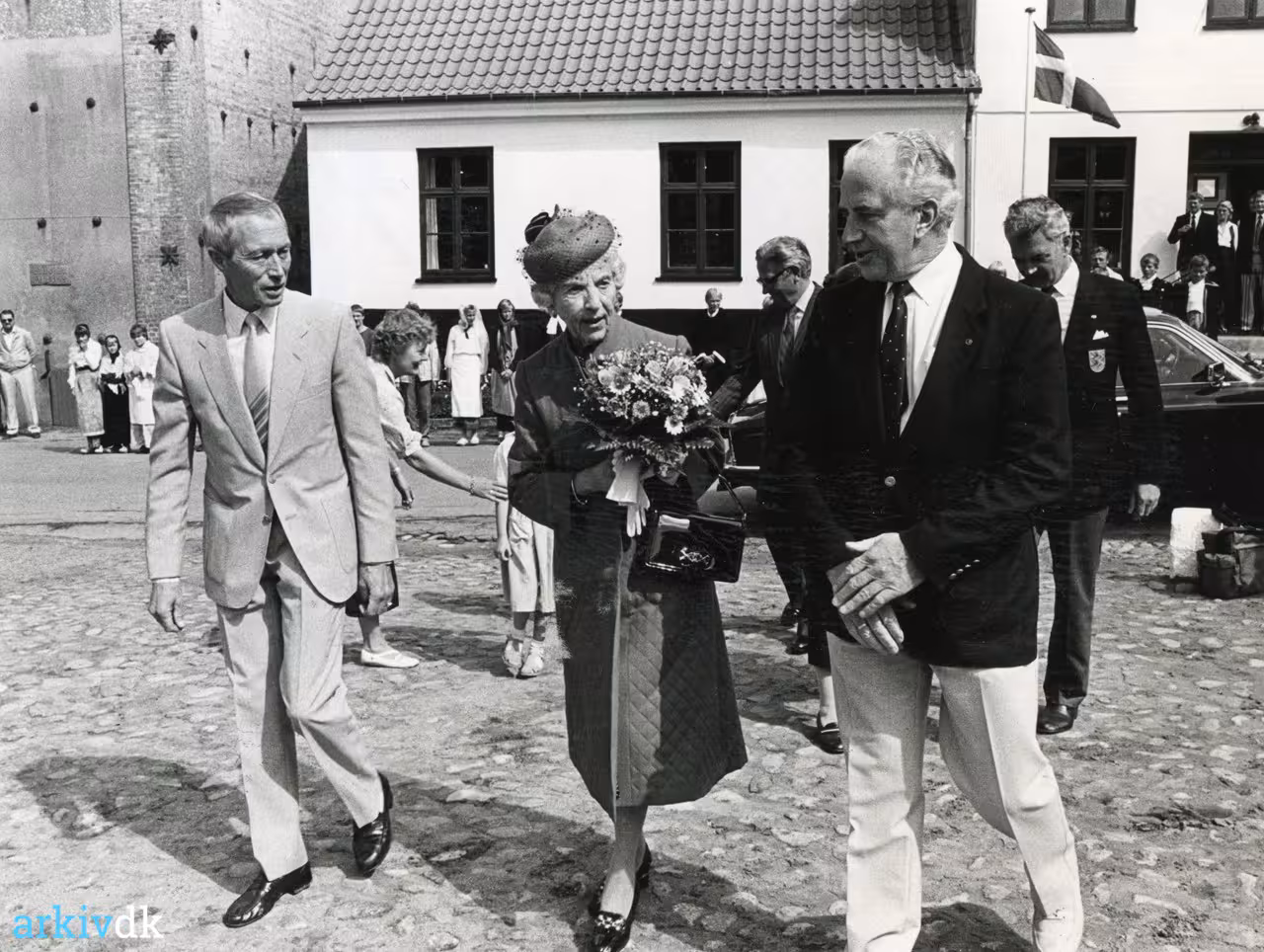 arkiv.dk | Tørning Mølle. Indvielsen 1986. Dronning Ingrid, borgmester Peter Petersen og ...
