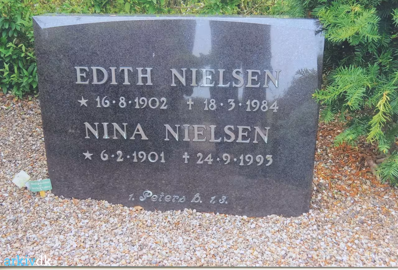 arkiv.dk | Gravsten Thyborøn, 2017.