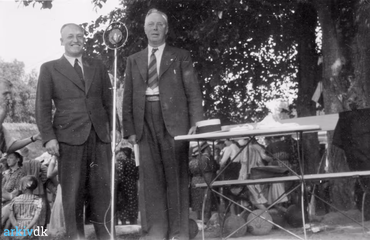 arkiv.dk | Jens Peter Jensen og Aksel Pedersen fotograferet sammen i forbindelse med Dansk ...