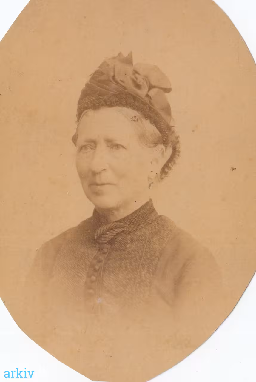 arkiv.dk | Laura Jacobsen, født Holst