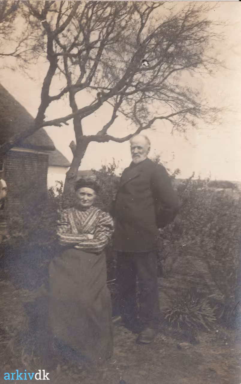 arkiv.dk | Gårdejer Peder Nørregaard og hustru Ane Dorthea, Gedskelund, Engvej 3 ved Gl. Rye.