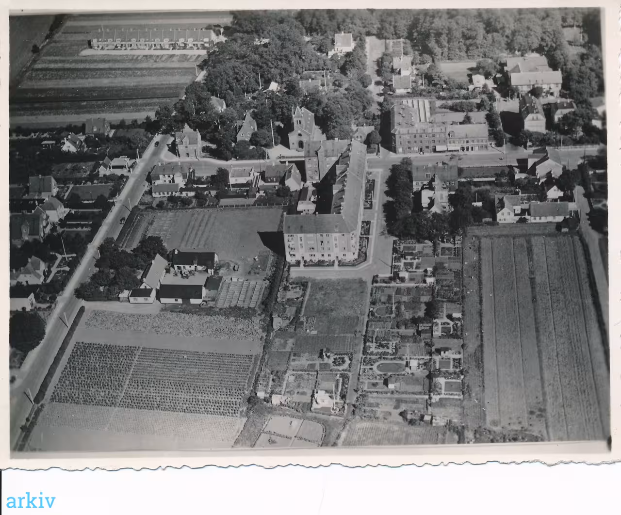 arkiv.dk | Kastrup by - set fra luften