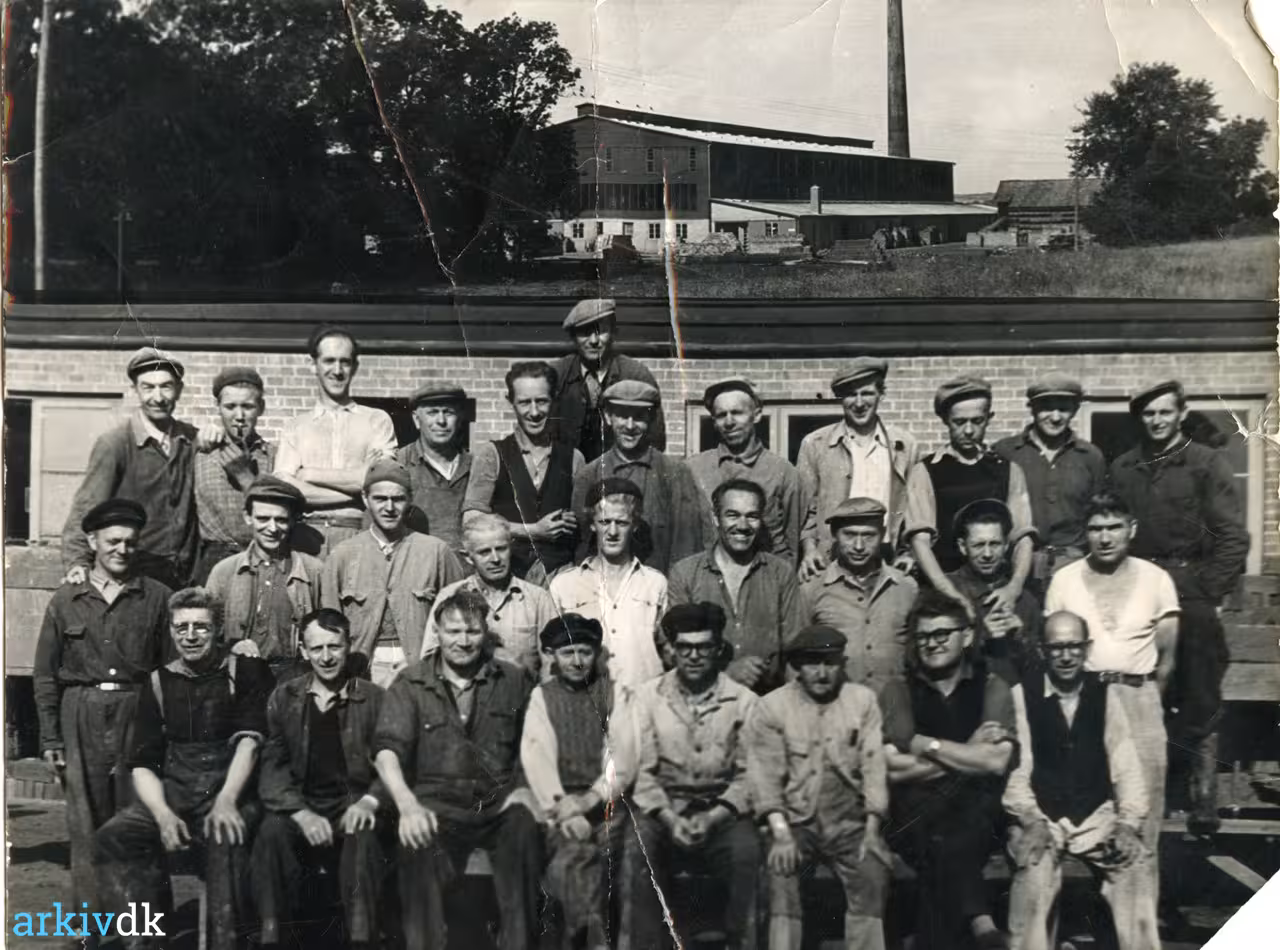arkiv.dk | Billede af arbejdere på Lundgaard Teglværk ca. 1949-50.