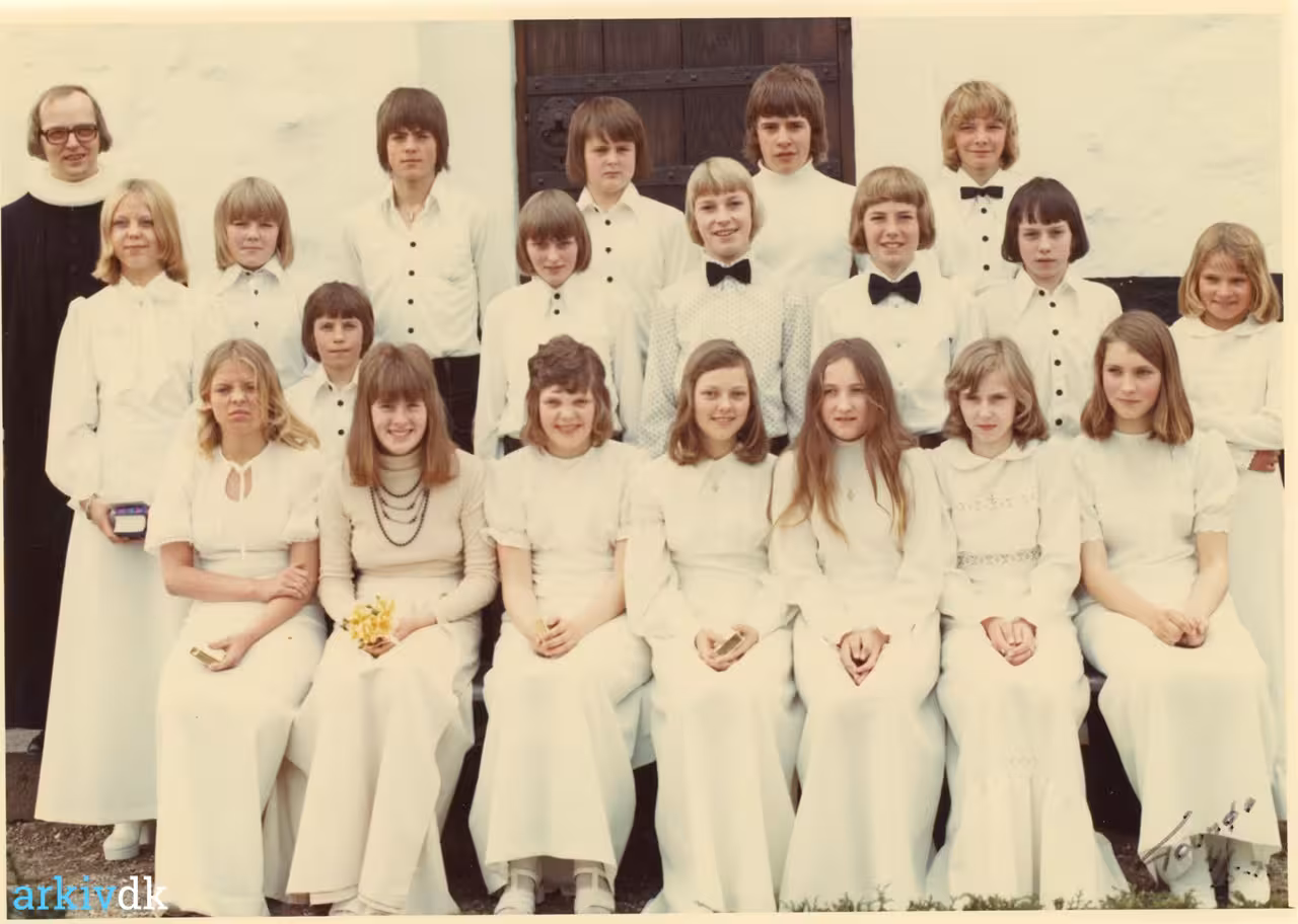 arkiv.dk | Konfirmander Ringe Kirke 1975 4/5