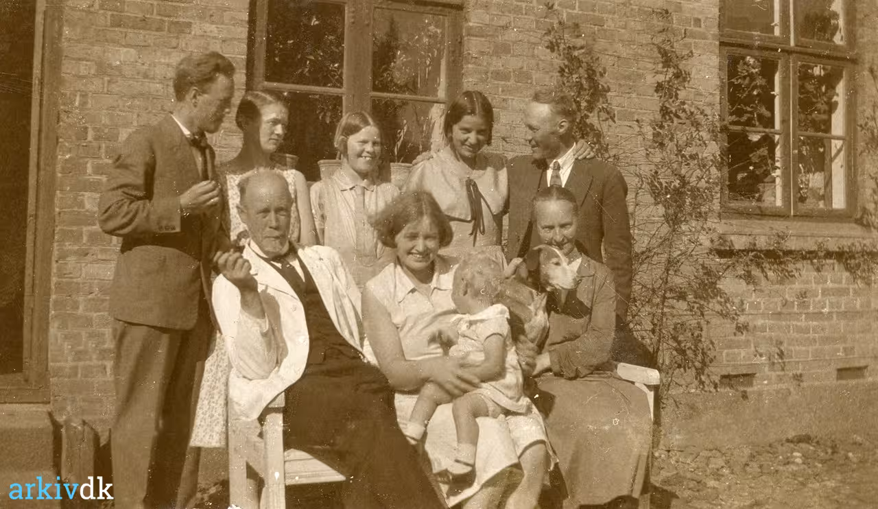 arkiv.dk | Balslevslægten. Familiebillede fra Erikshaab år 1930 ...