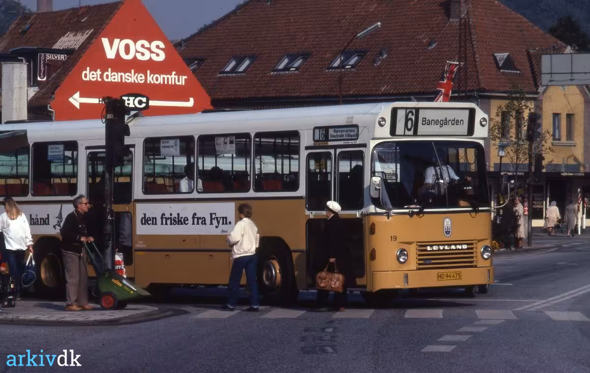 arkiv.dk | Bybus ved Nørretorv, Vejle, 1982