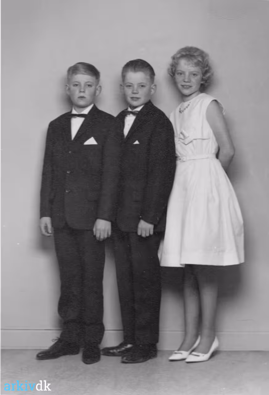 arkiv.dk | Kurt, Gunnar og Inger Nielsen, trillinger fra Låsby.