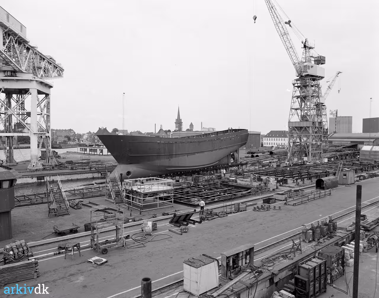 arkiv.dk | Afløbning af Trawler, Nakskov Skibsværft. Billedserie