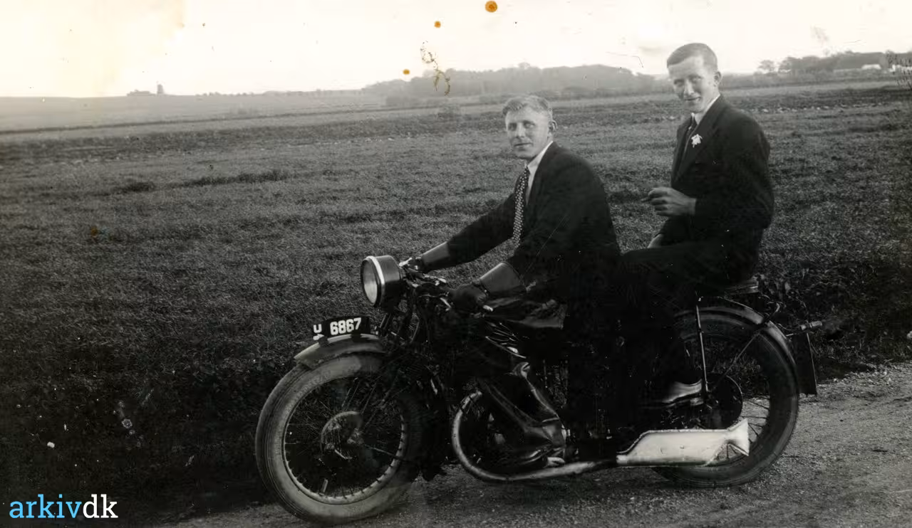 arkiv.dk | Henry Sommer og Aksel Knudsen på motorcykel