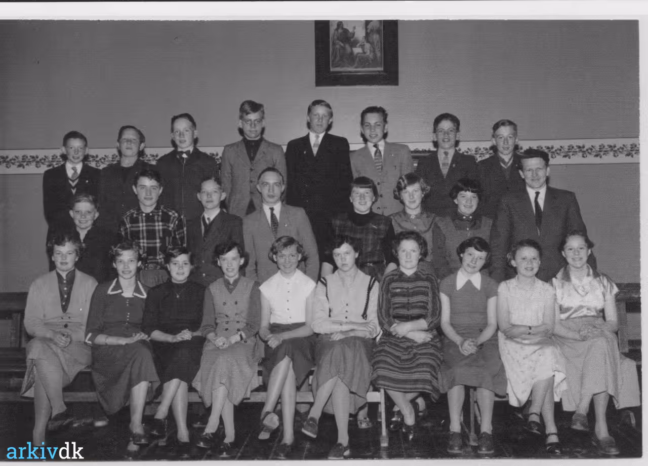 arkiv.dk | Konfirmation in Fåborg Kirke 1956