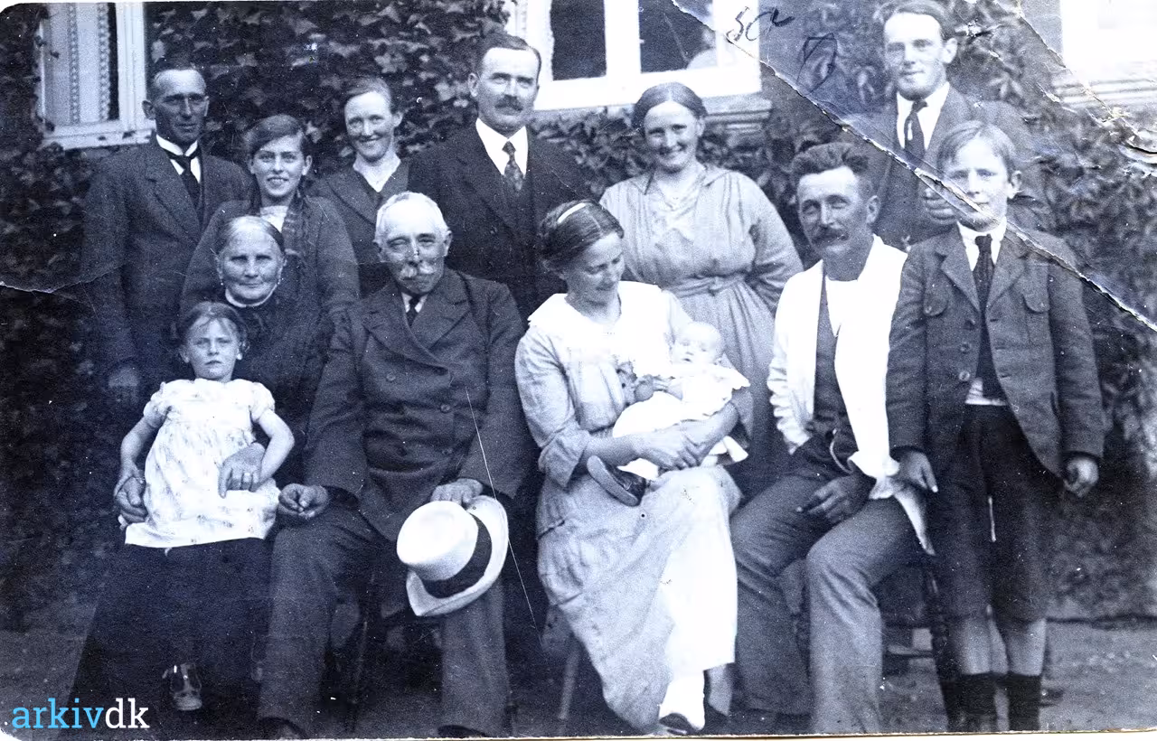 arkiv.dk | Familien i Stensholm, Lyngå, 8370 Hadsten