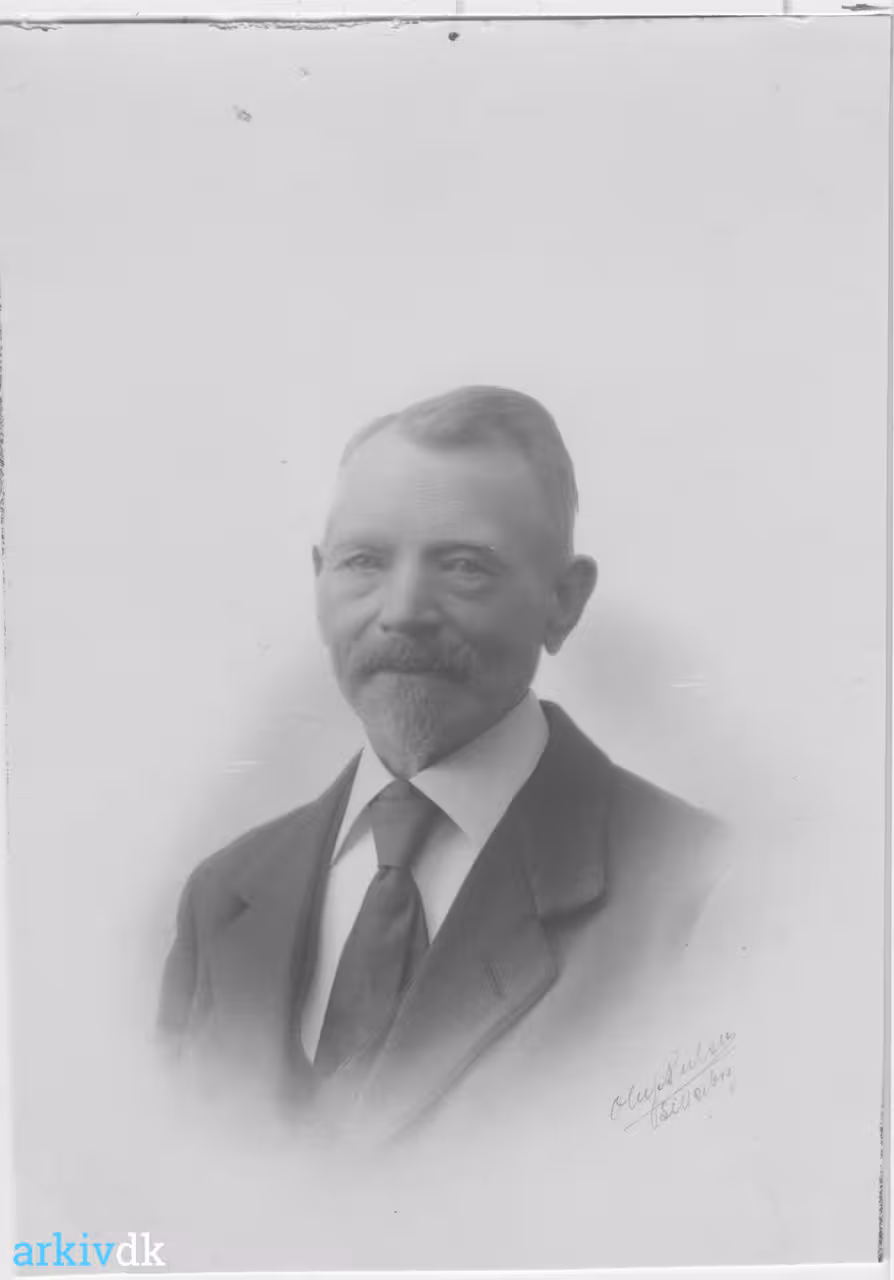 arkiv.dk | Portræt af gdr. Jens Peter Jensen Sølvknold, Oksevejen 10 Tørring ved Ry.