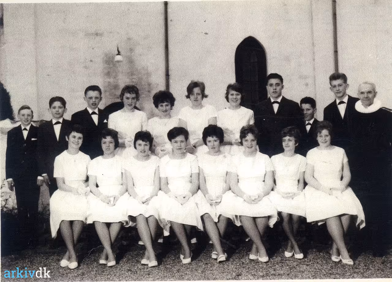 arkiv.dk | Konfirmation i Mern kirke, palmesøndag 8. april 1962