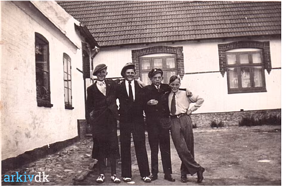 arkiv.dk | Villy Kni Nielsen, Jens Visted Pedersen, Jens Jespersen, Knud Thomsen, alle fra Udbyneder