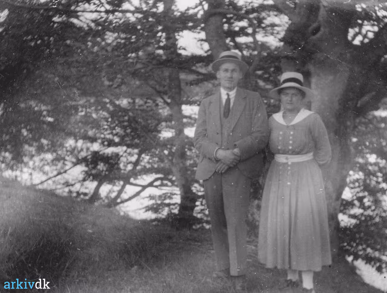 arkiv.dk | Mejeribest. Hansen og hustru fra Bastbro Mejeri, ca. 1925