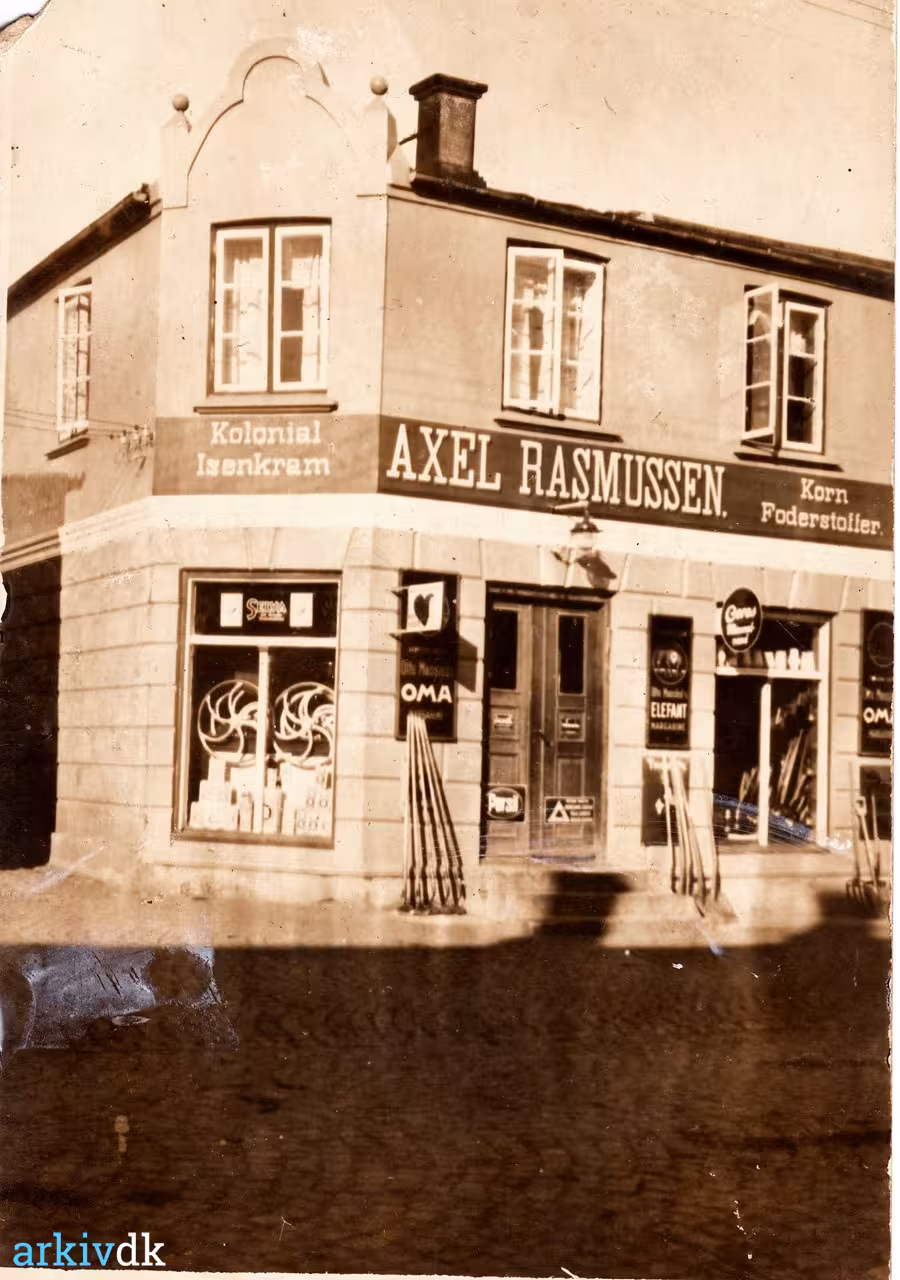 arkiv.dk | Købmand Axel Rasmussen, Vivild