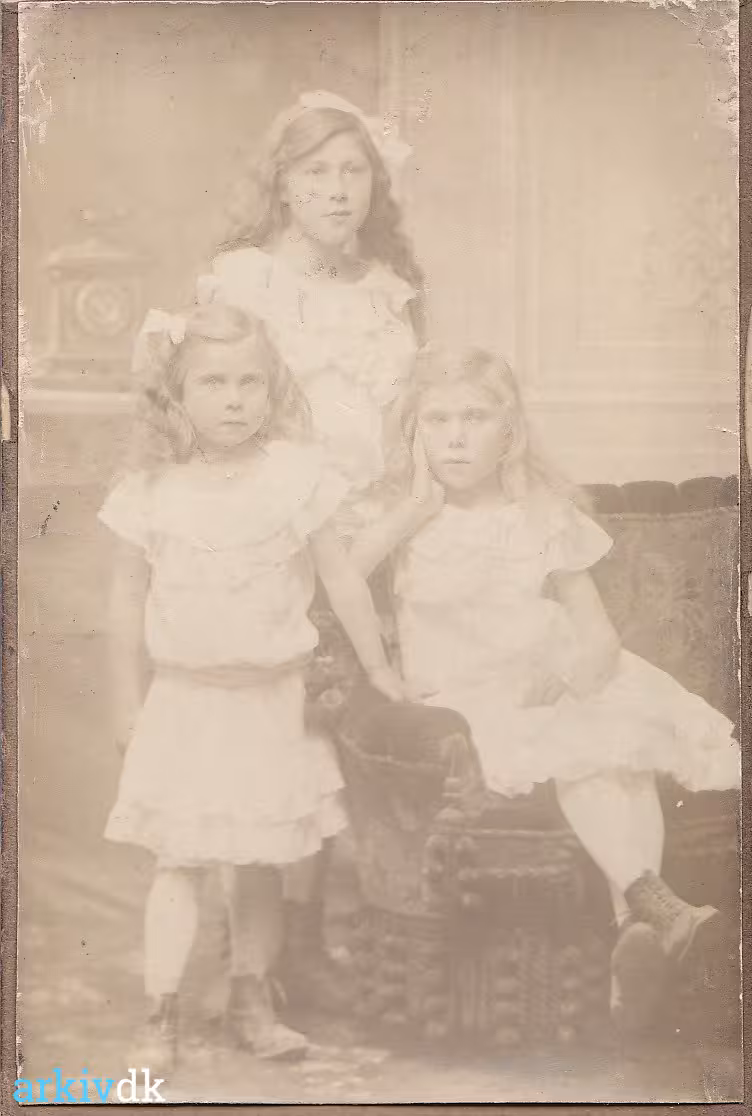 arkiv.dk | 3 Ladefoged - piger fra Mou