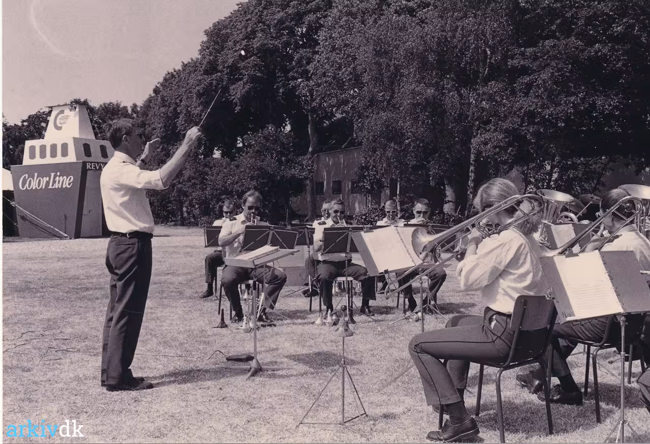arkiv.dk | Hjørring 750 års byjubilæum. Prinsens livregiment spiller ...