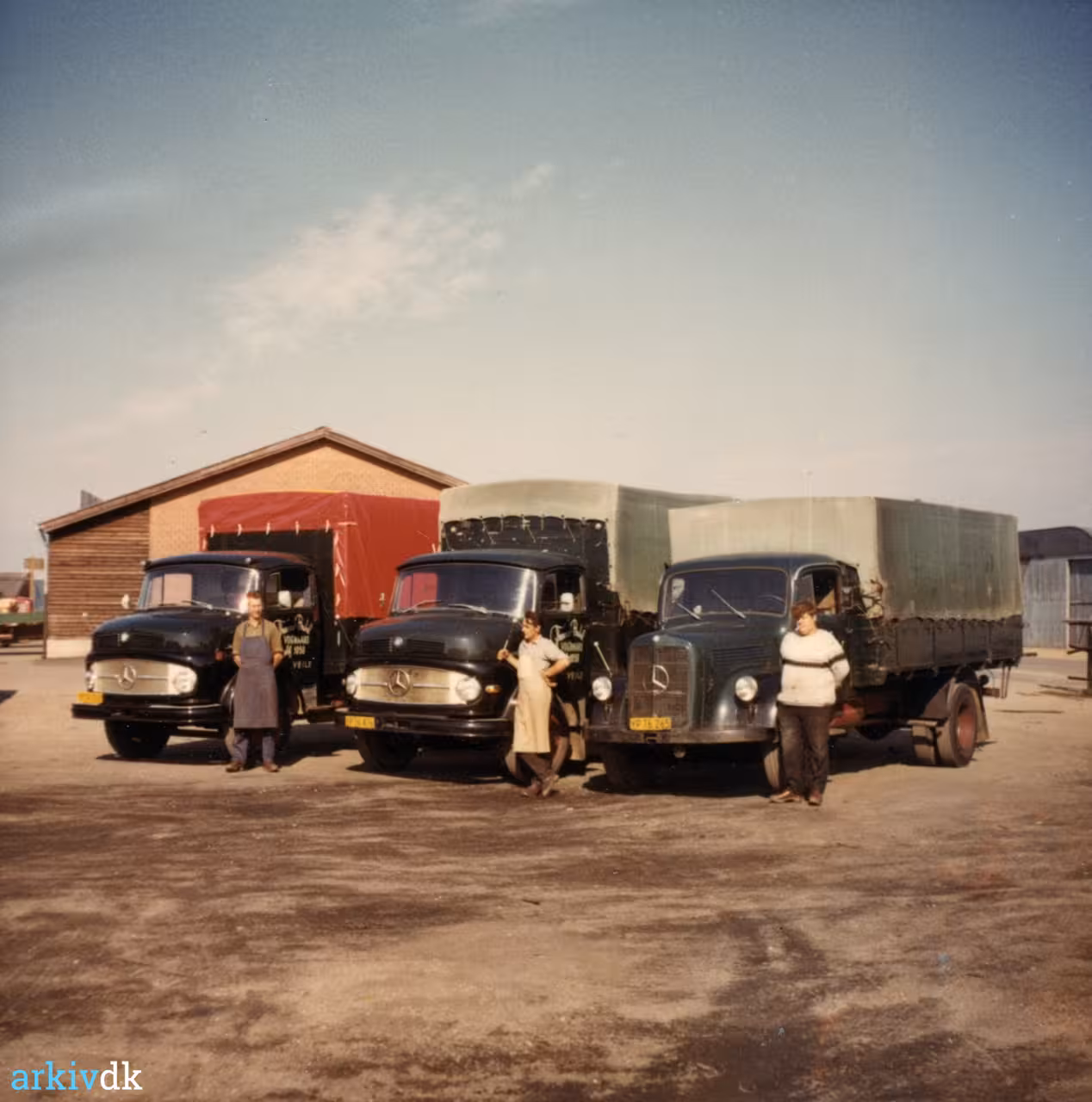 arkiv.dk | Vognmand Thomas Buhls chauffører og lastbiler, ca. 1968