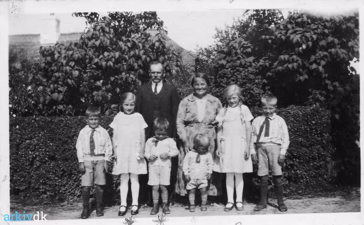 arkiv.dk | Familien Pommergaard i Ørslev, ca. 1925