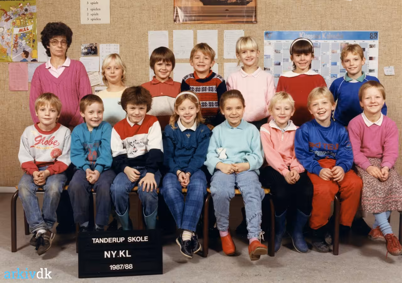 arkiv.dk | Tanderup skole. Klassebillede. N.Y. kl. år 1987 - 1988, Tanderup sogn