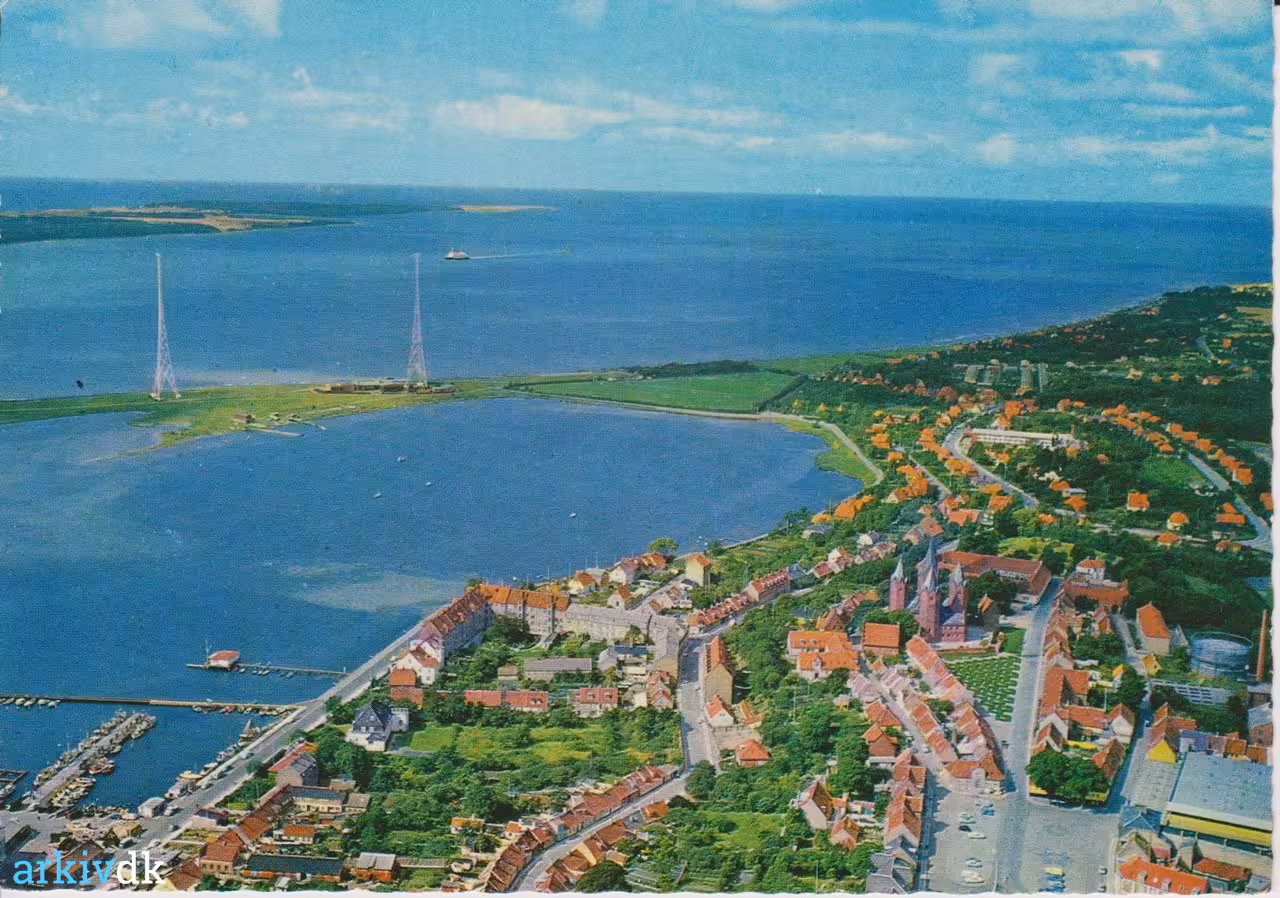 arkiv.dk | Postkort (Byen set fra oven)