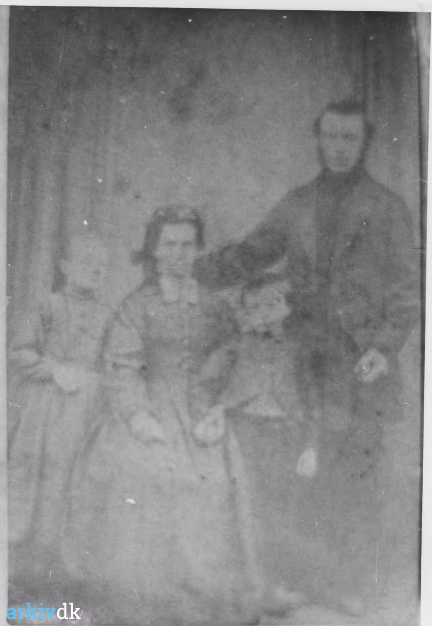 arkiv.dk | Portræt af Anders Peter Nielsen og hustru Mette Kirstine Knudsen og deres børn ...