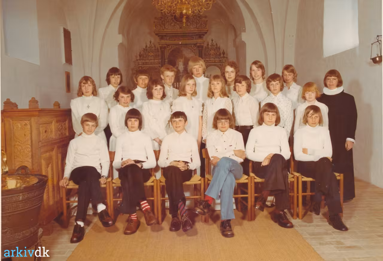 arkiv.dk | Konfirmander i Ølgod kirke 1974.