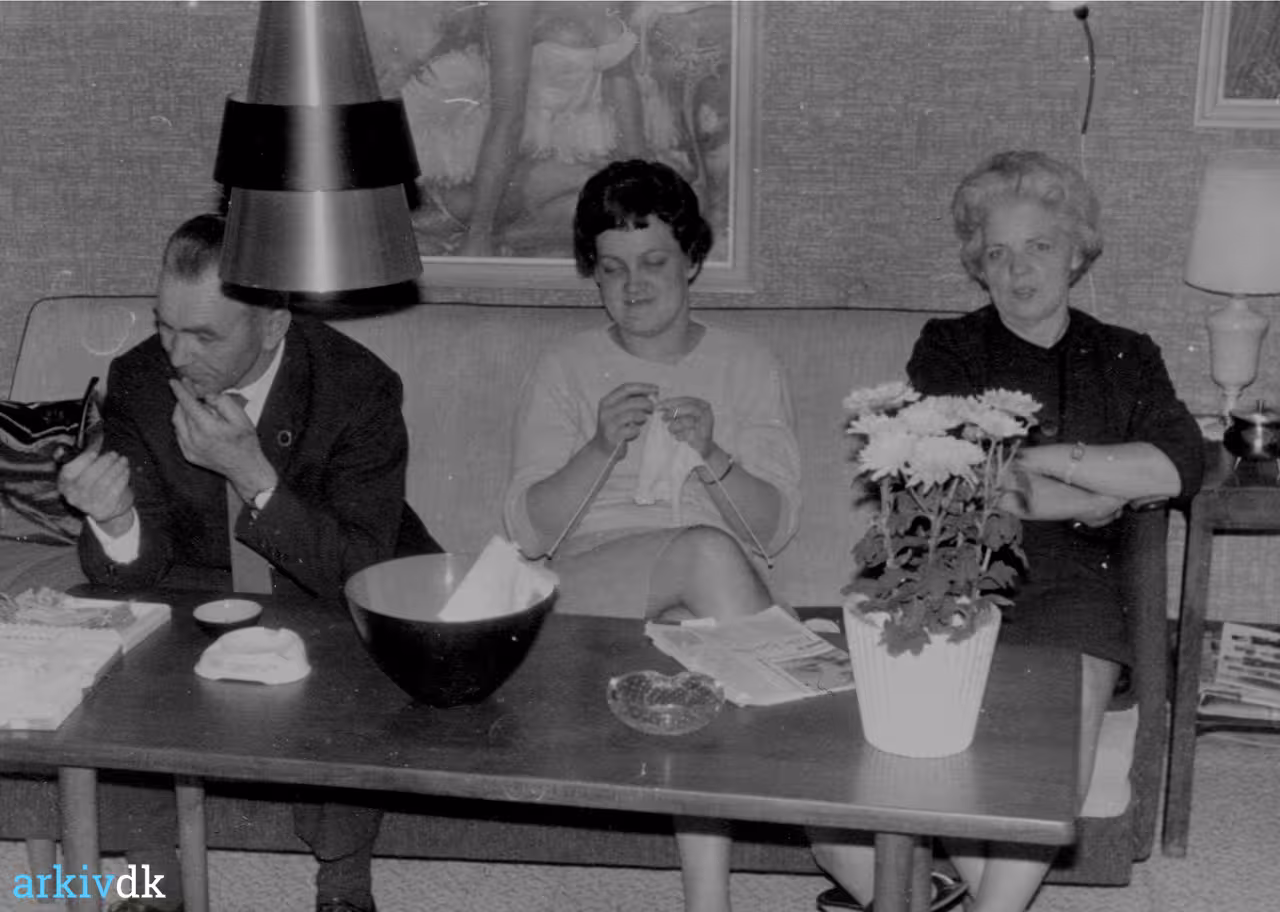 arkiv.dk | Hygge i sofaen