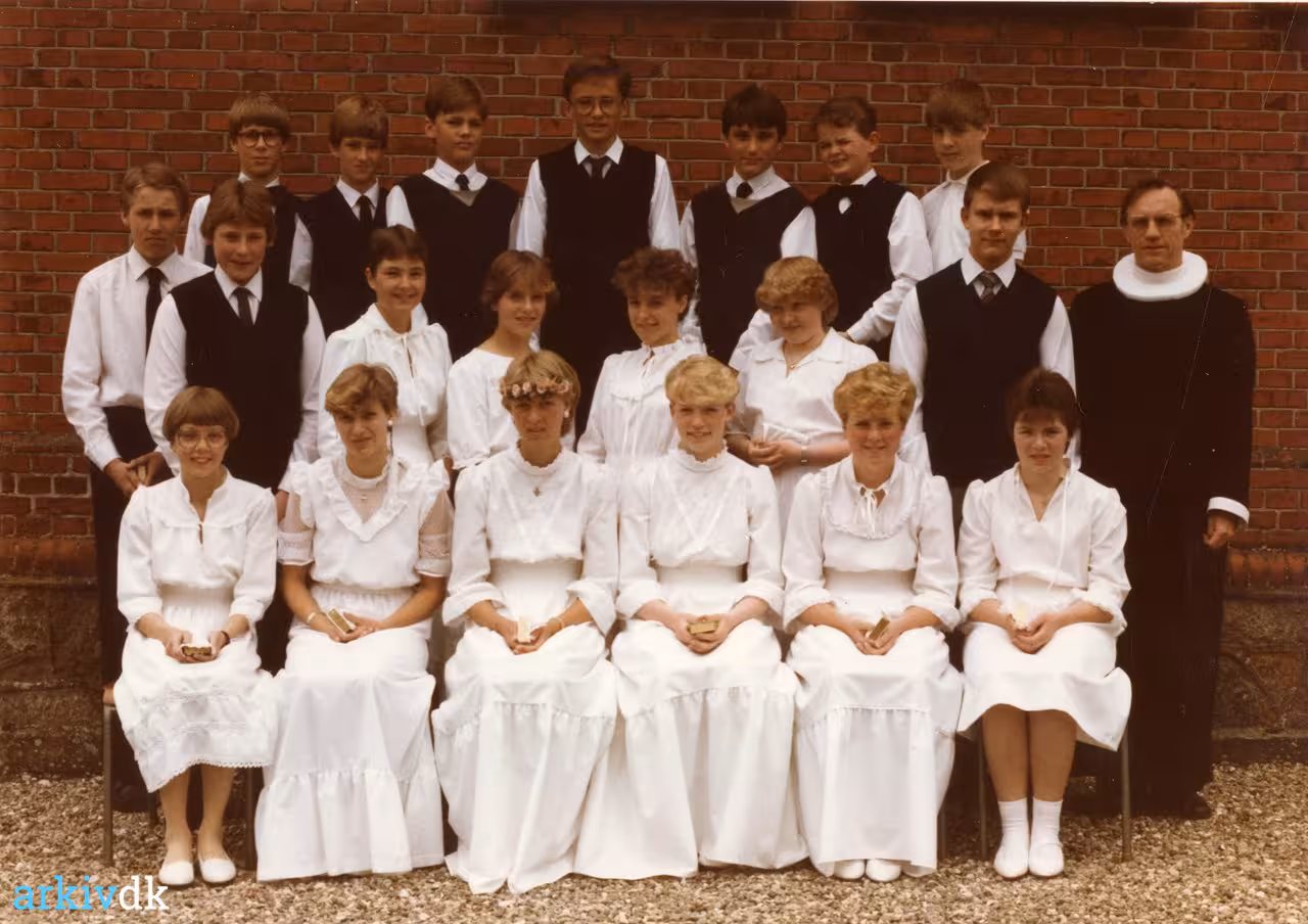 arkiv.dk | Konfirmation i Stensby Kirke - 1983-1984