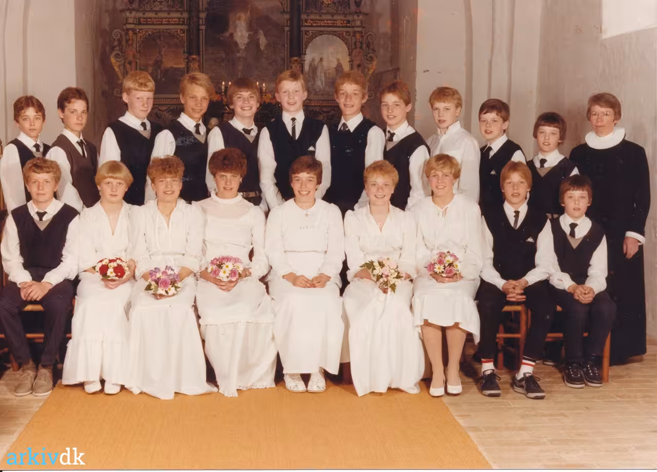 arkiv.dk | Konfirmander i Ølgod kirke 29. april 1984