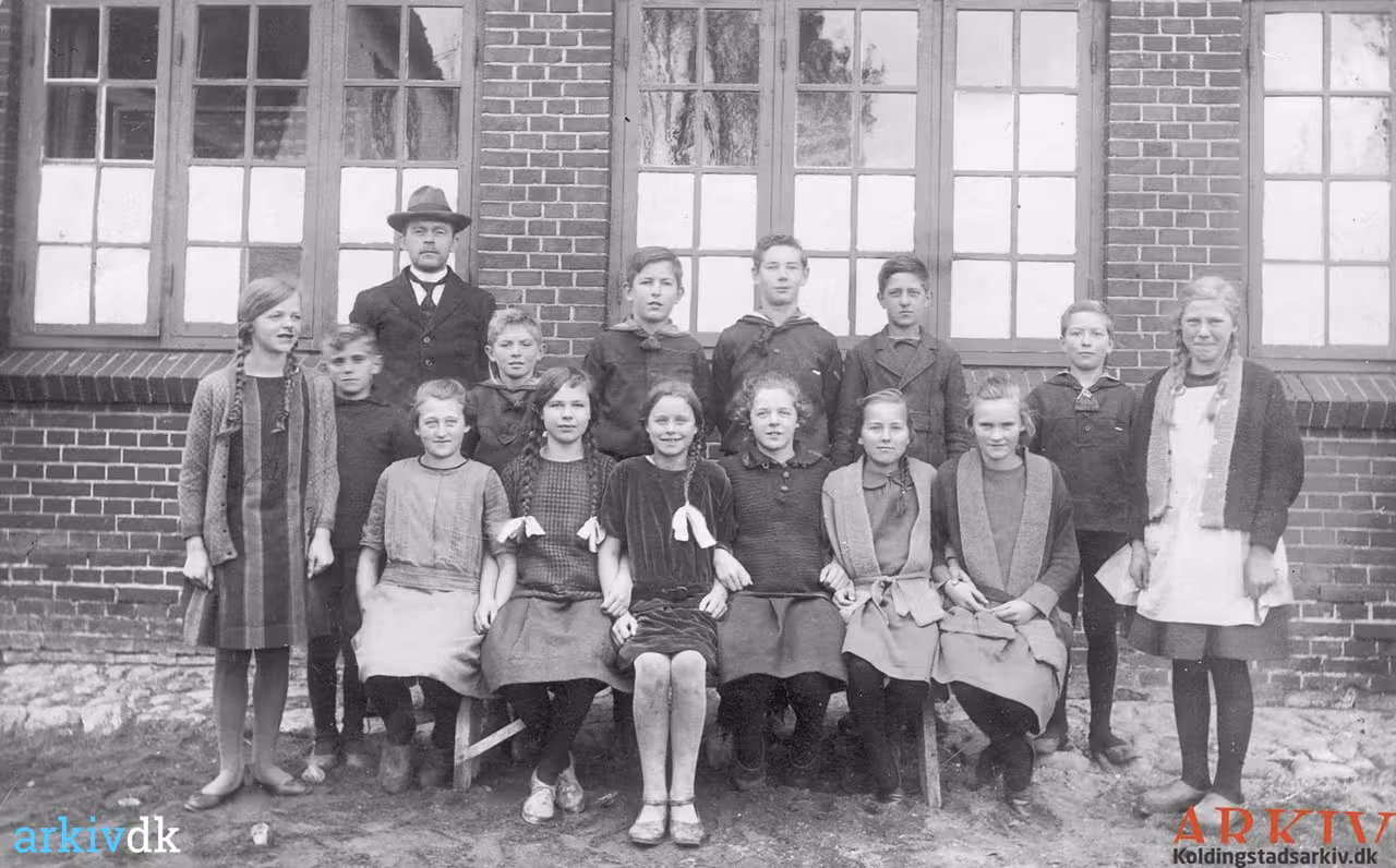 arkiv.dk | Elever og lærer Nielsen