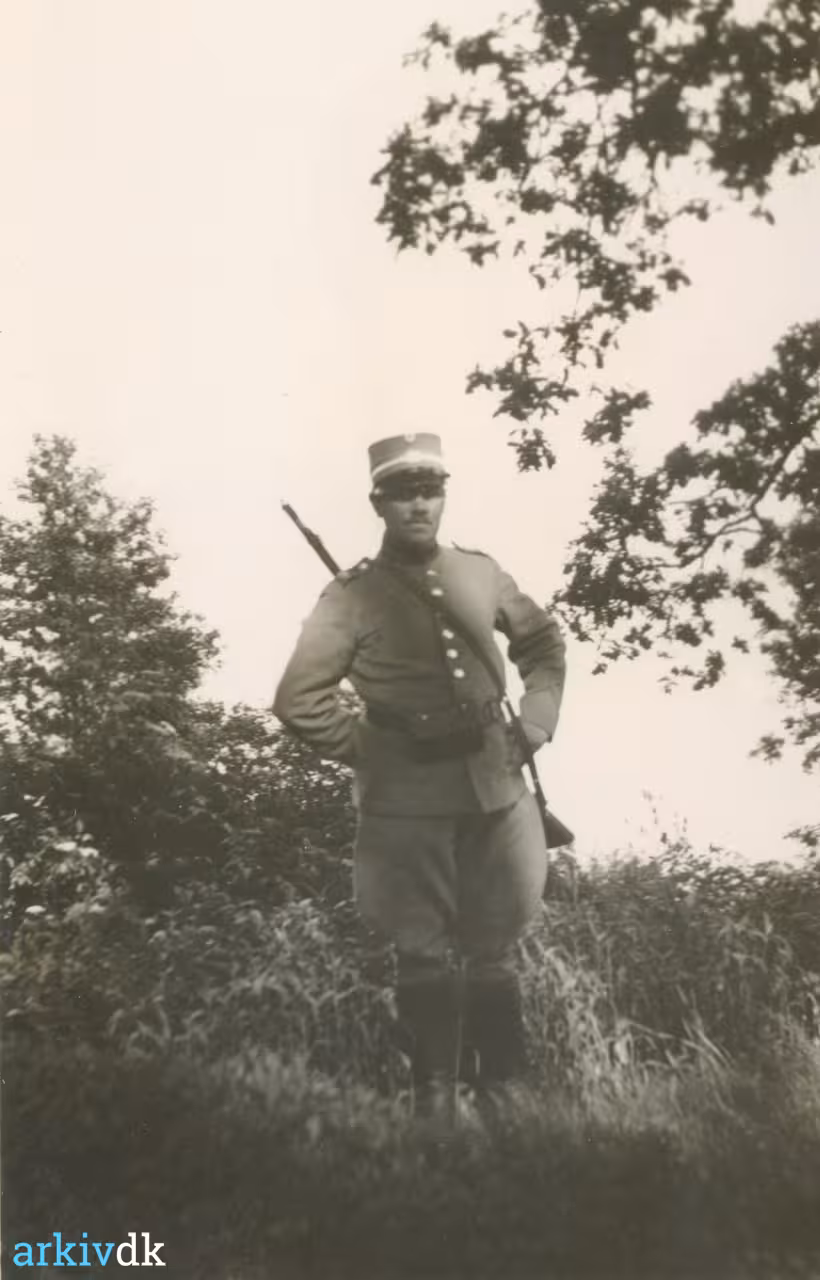 arkiv.dk | Grænsegendarmen Niels Mikkelsen ved Flensborg fjord.