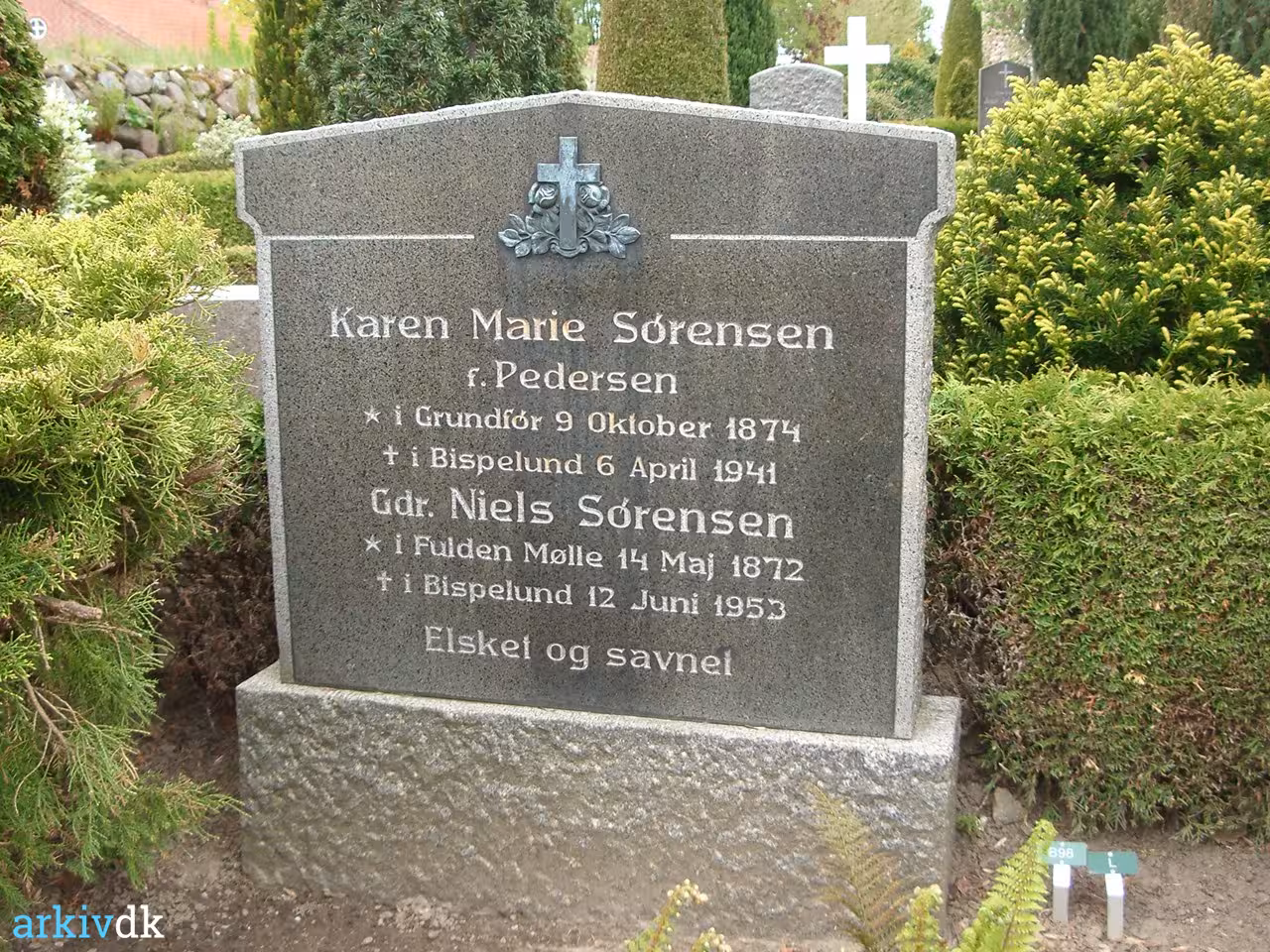 arkiv.dk | Karen Marie Sørensen, Niels Sørensen. Gravsten på Beder kirkegård