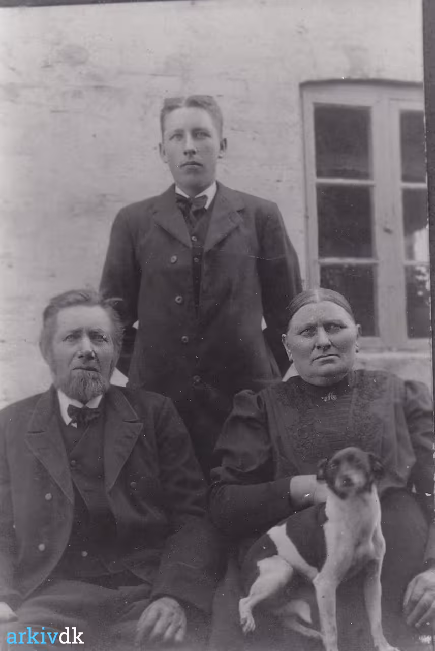 arkiv.dk | Nielsen, Hans. Åsted Kvong. og hustru Karen Marie Spangsberg og søn Niels Theodor ...
