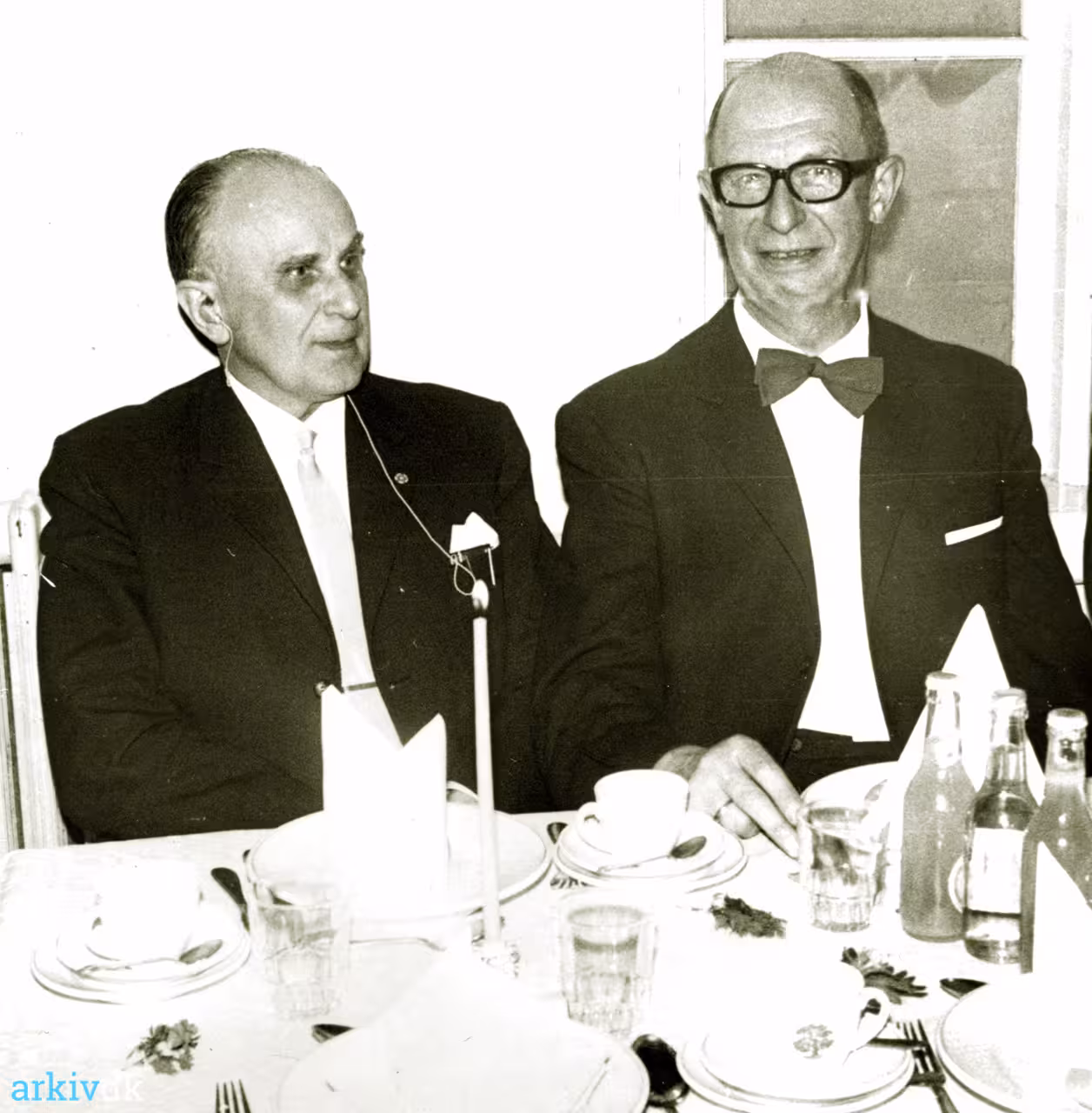 arkiv.dk | Pastor Viggo Kofoed Sørensen (tv) og Førstelærer Axel Bonde ...